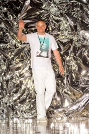 Giles Deacon Biography