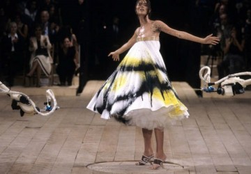 1990-1999 Fashion History Timeline: Power Styles to Laid-Back Trends